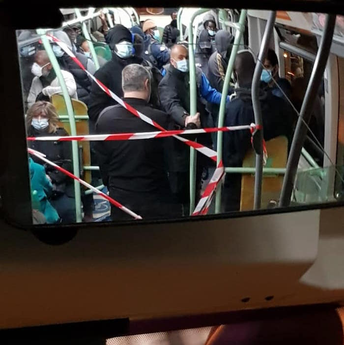 La difficile reprise des transports en commun