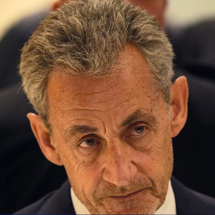 Il est libre, Sarkozy... Y'en a même qui disent...